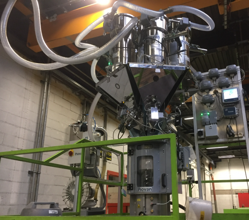 Piovan Q50 batchblender on injectionmolding machine + Piovan Easy3 ...